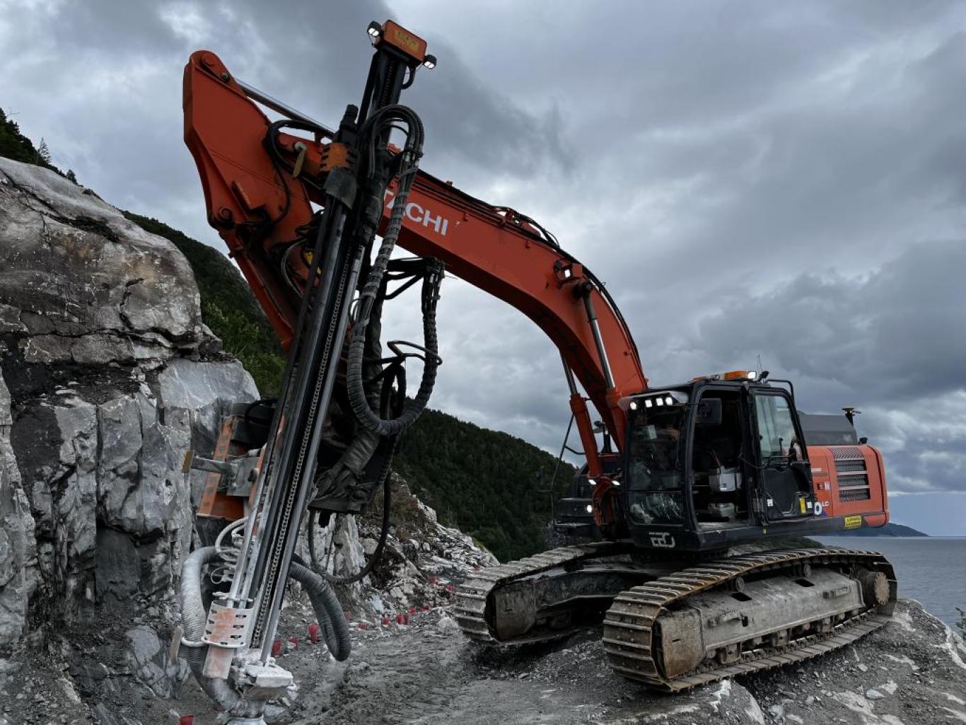 Hitachi Zaxis 300LC | Lastbilbasen