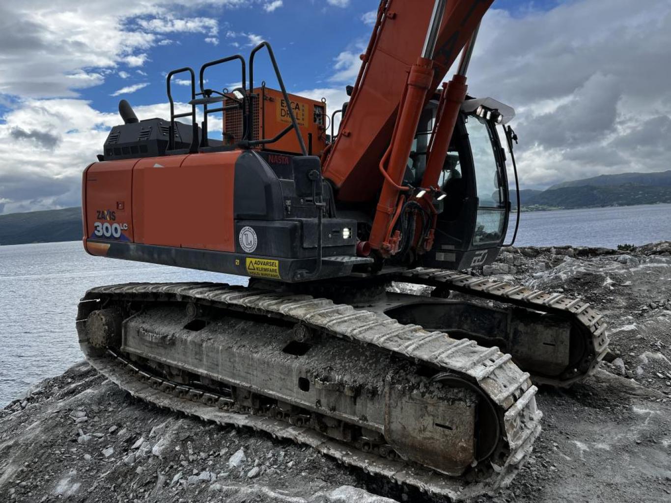 Hitachi Zaxis 300LC | Lastbilbasen